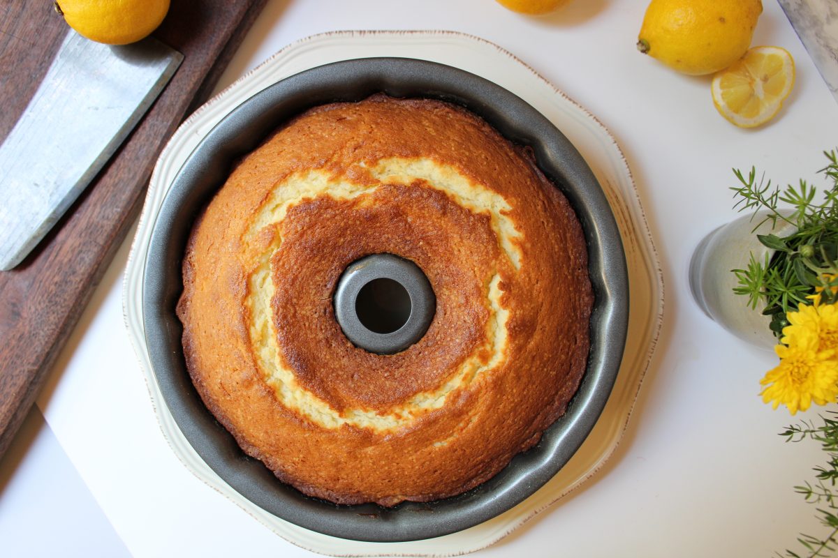 How to Cool and Frost a Cake [Step-by-Step Guide] - Better Baker Club