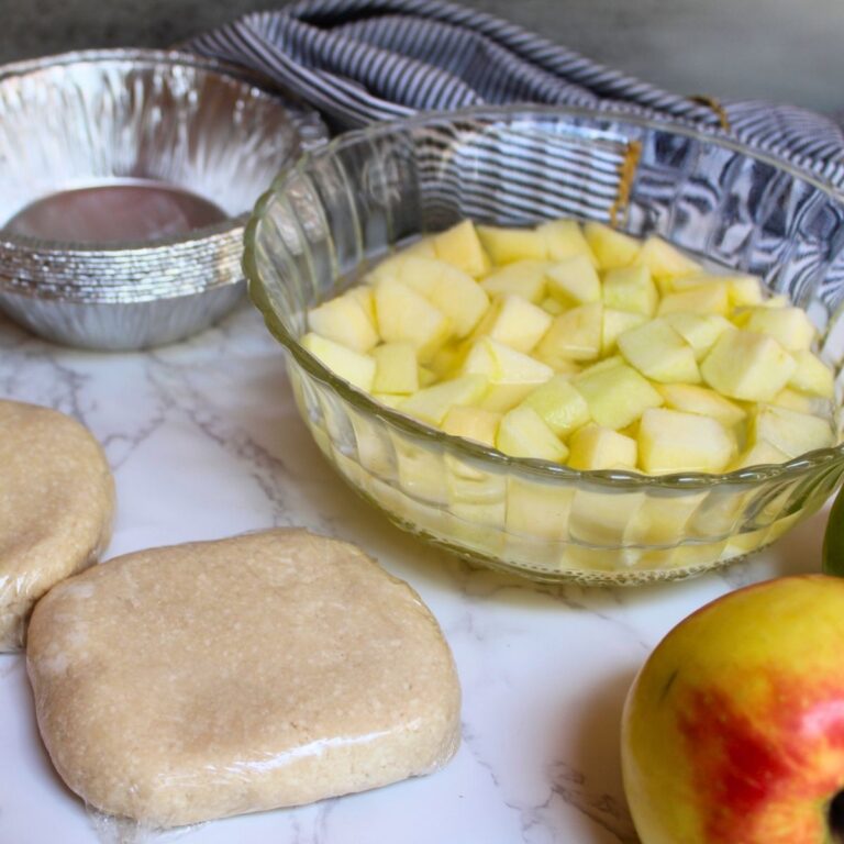 Easy 6-Inch Apple Pie for Two (with Flaky Crust) - Better Baker Club